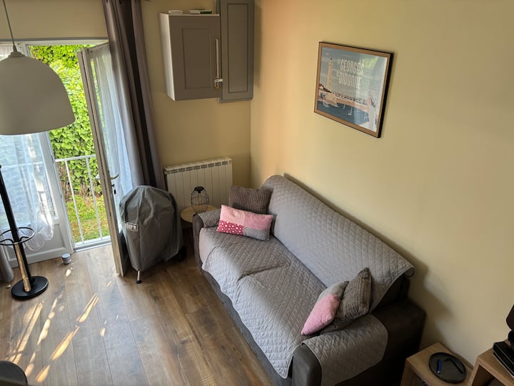 Maisonnette Au Pied Du Marché Et 300 M De La Plage - Médis