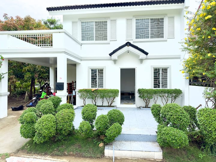4br House In Savannah Trails - Iloilo City