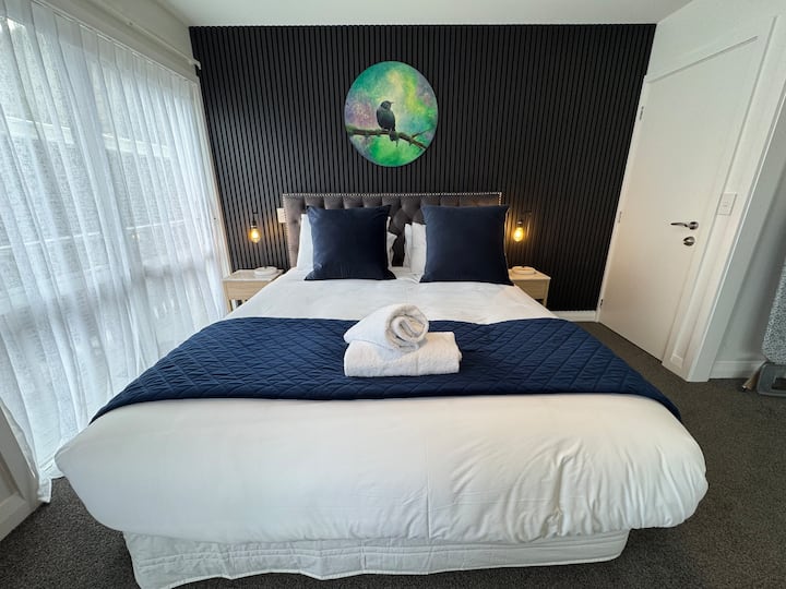Centrally Located Private Room. Ensuite Bathroom - Queenstown
