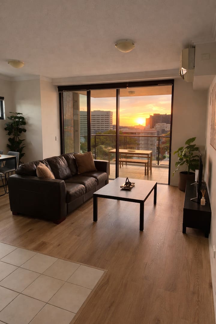 Stylish Cbd Apartment | Pool, Gym & Free Parking - Brisbane