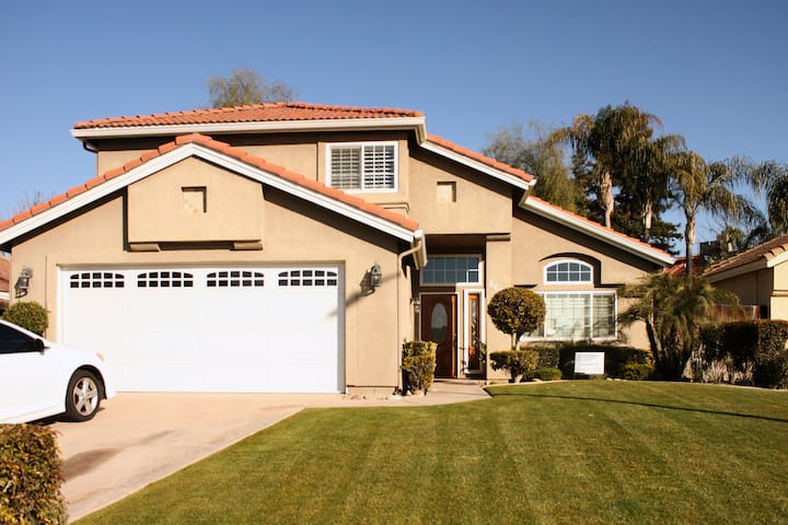 Charming Bakersfield Retreat - Bakersfield, CA