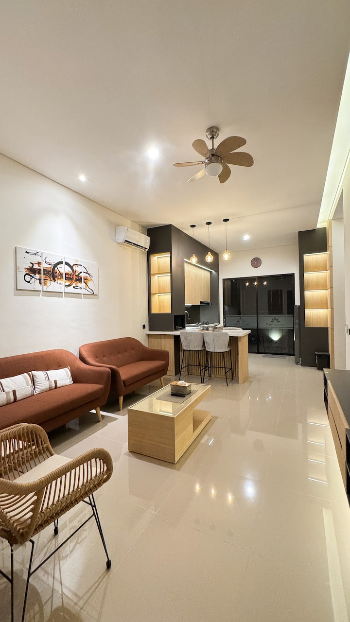 Kayhouse 1 Elegant And Modern Minimalist Homestay - Yogyakarta