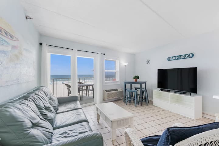 Emerald Skye 16 | Gulf Front + Beach Access + Pool - Orange Beach, AL