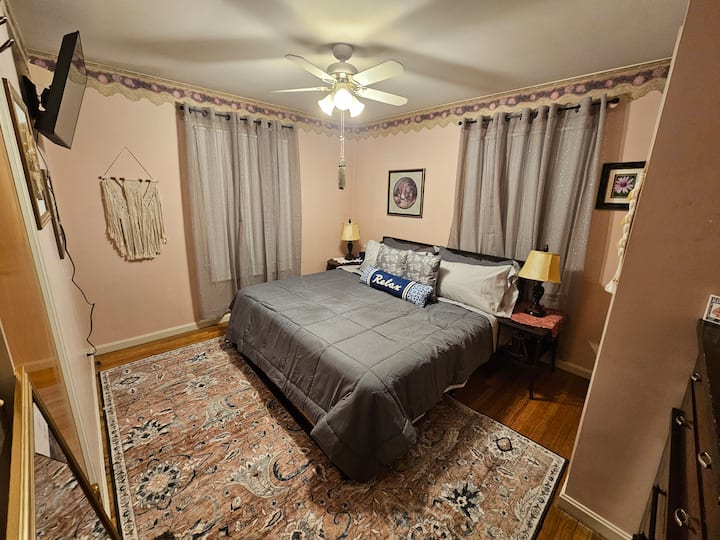 Cozy Antique Rose - New Albany, IN