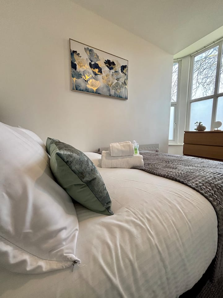 Central 2bed Flat (F1) -Sleeps4 - Cheadle