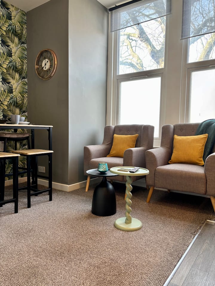Modern Central 2bed | Walk To Uni, Hospital & City - Cheadle