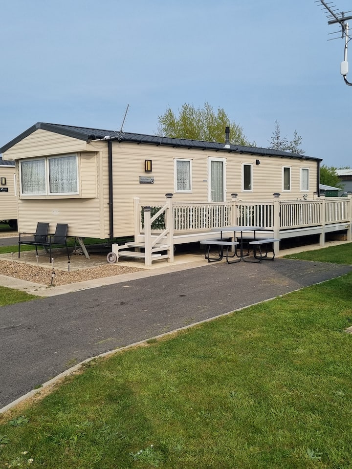 Pinewood Hot Tub Getaway - Mablethorpe