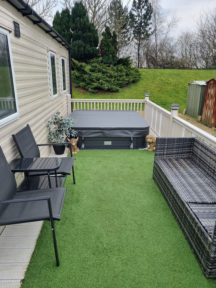 Lakeside Hot Tub Getaway - Mablethorpe