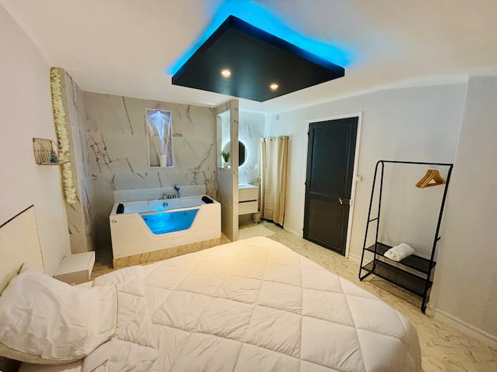 Sereni House Jacuzzi. - Narbonne
