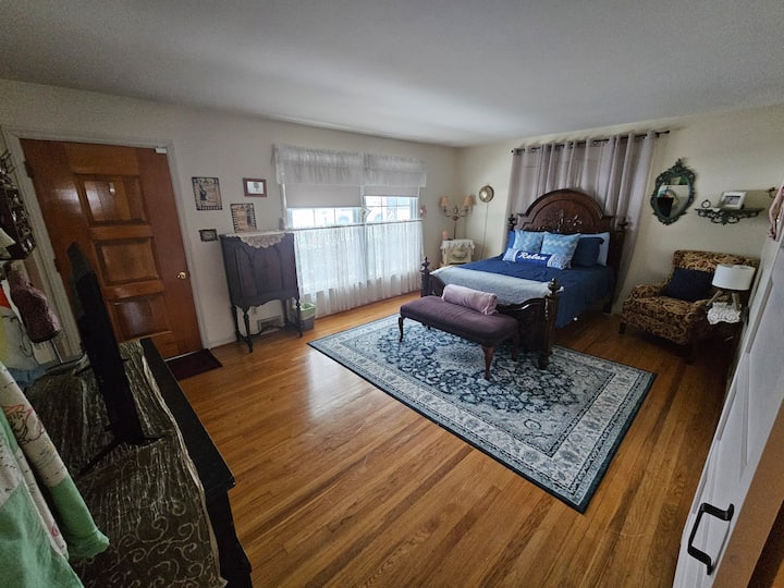 Cozy Antique Magnolia - New Albany, IN
