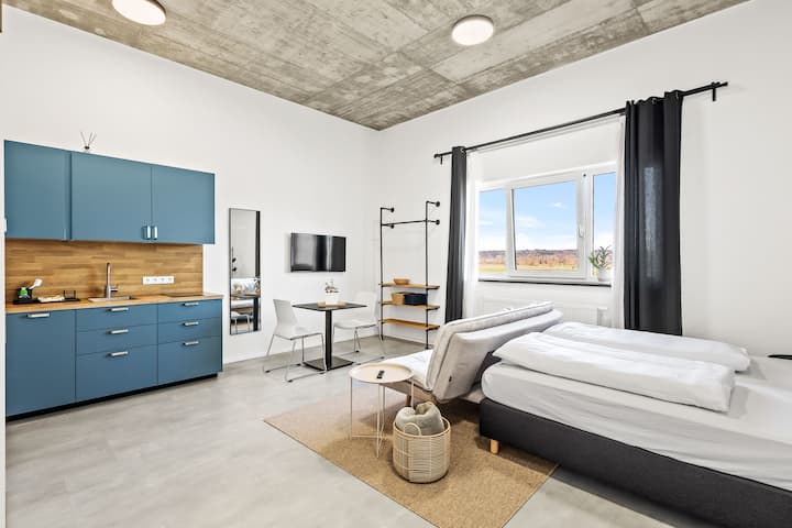 Modernes Studio Mit Schlafsofa - Komfortabel - Mindelheim