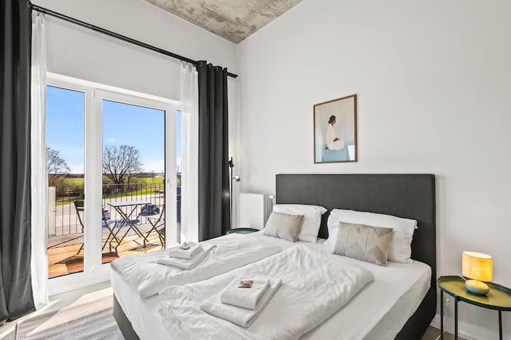 Modernes Studio Mit Balkon Und Schlafsofa - Mindelheim
