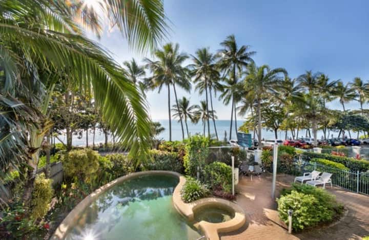 Beachfront Family Escape Ocean Views Special Offer - Trinity Beach