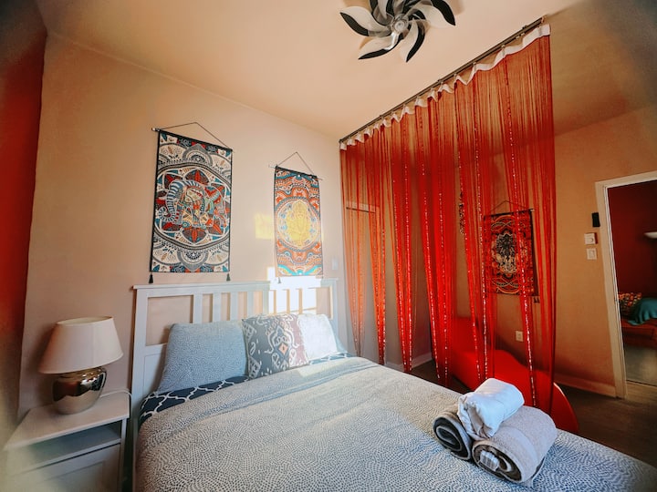 Love Nest (Red Room) St-denis - Montreal