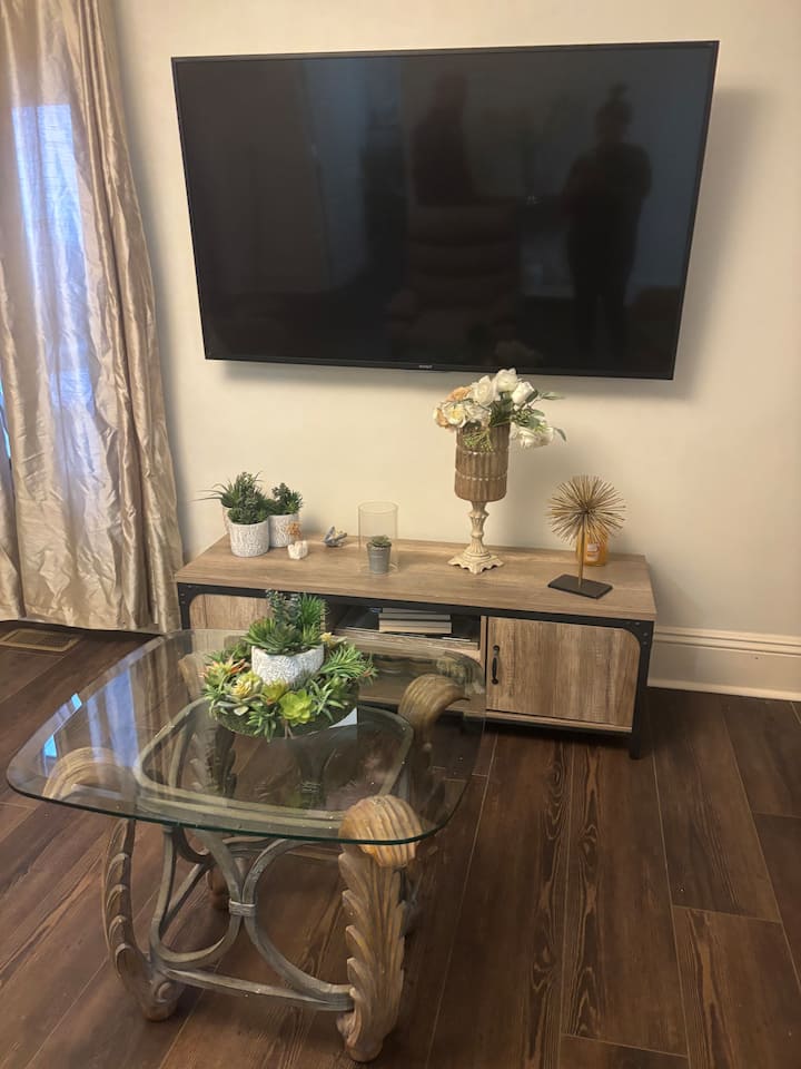 Room 8 -Small Bedroom In Mansfield - Mansfield, MA