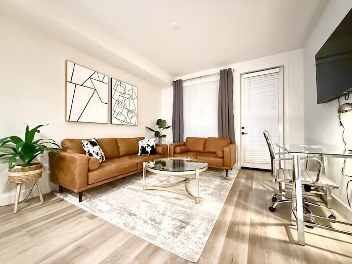 Stylish 1b1b Whole Place In Scp Area - Santa Ana, CA