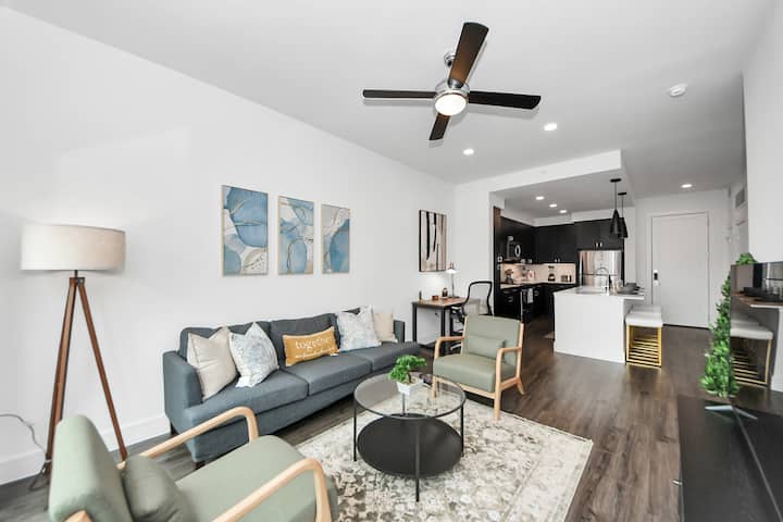 Luxury King 1b Near Nrg & Texas Med! W/ Pool & Gym - Houston, TX