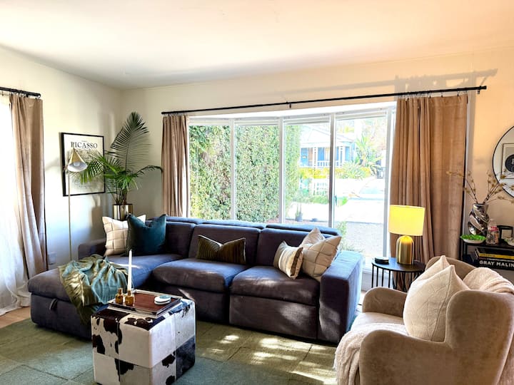 South Park Designer Stay | 2br Modern Home W/ Yard - San Diego, CA