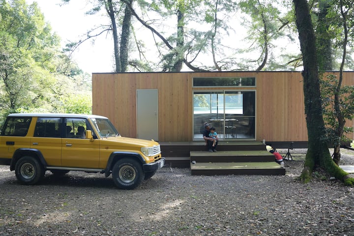国立公園内の湖畔に佇むスタイルキャビン - Japan