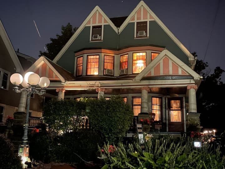 10 Bedroom Queen Anne Victorian - Cleveland, OH