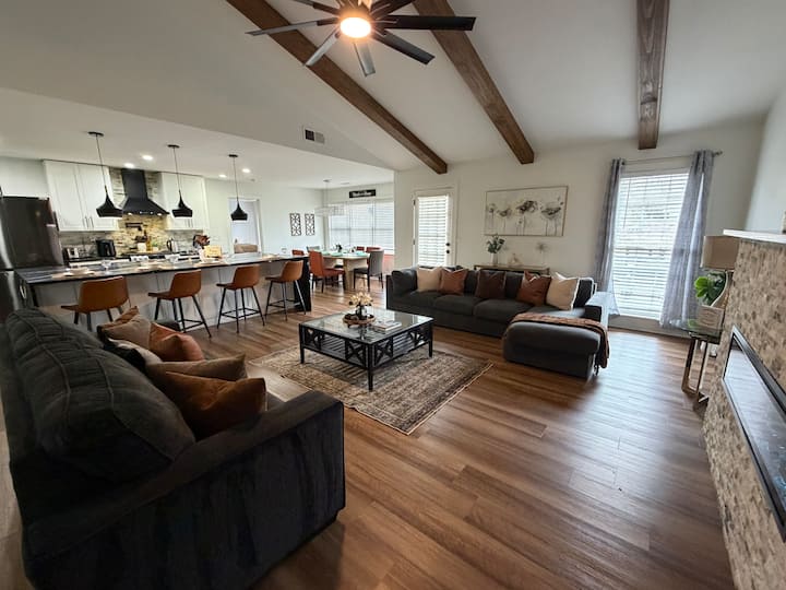 Cozy Ranch Home In Lawrenceville, Ga
5 Br 8 Beds - 로렌스빌