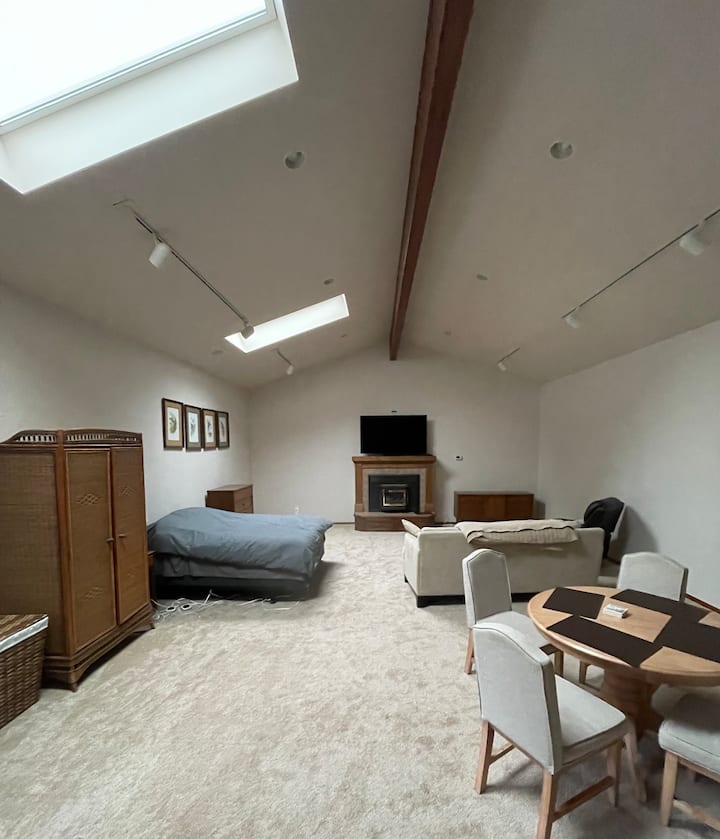 Quiet & Cozy Studio Cottage - Olympia, WA