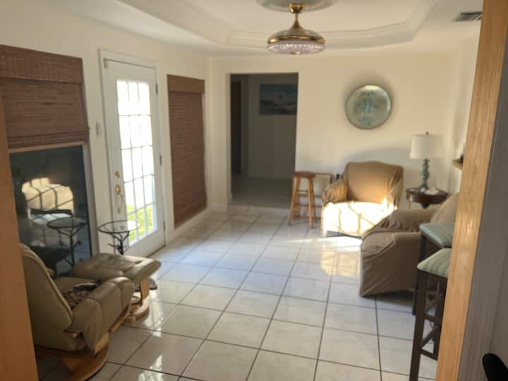 A Private Room With A Bathroom - Venice, FL