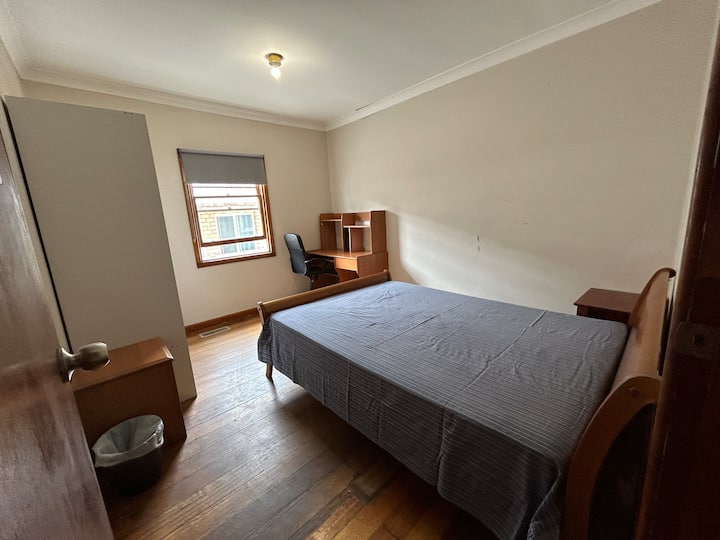 Walking To Deakin Library - Vermont