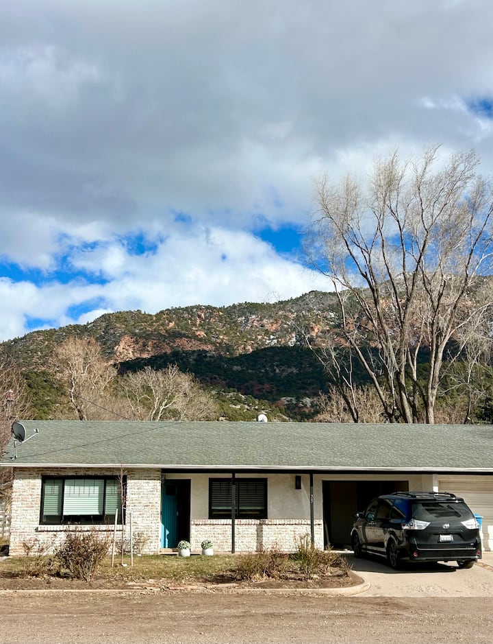 Bluebird Inn - Near Zion, Bryce & Kanarra Falls! - Utah