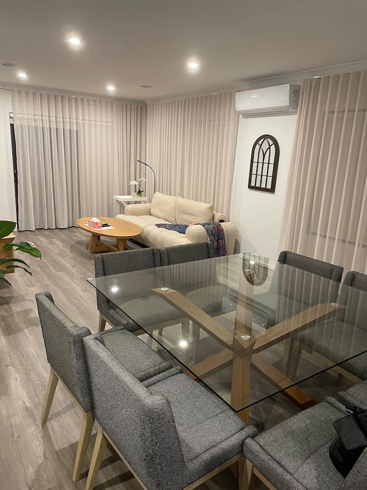 Cozy Room In Beautiful Home - リトル・リバー