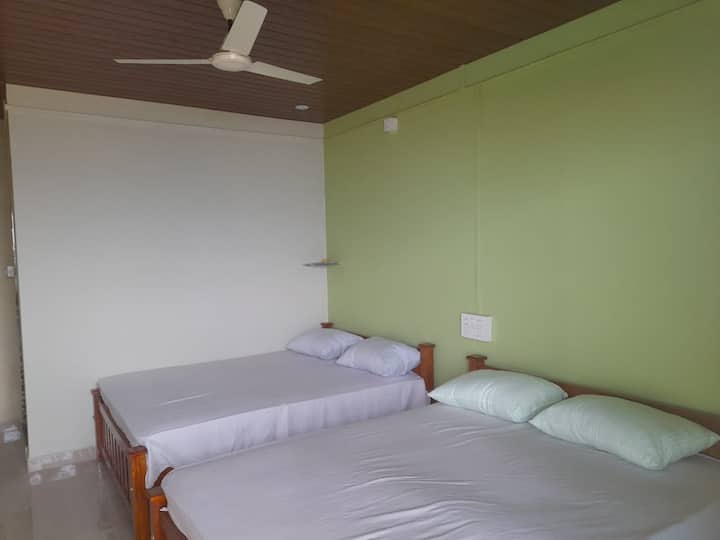 Isiri Beach View Resort - Gokarna