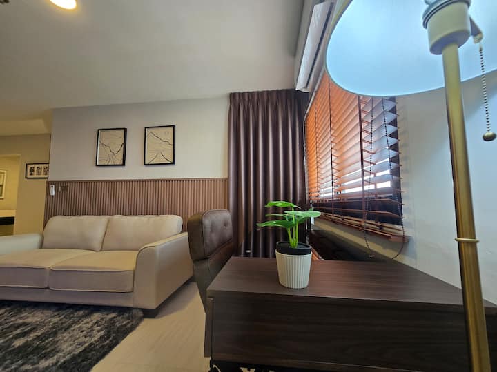 Fully Equiped, Monorail, Boat Express To Cbd - Thailand