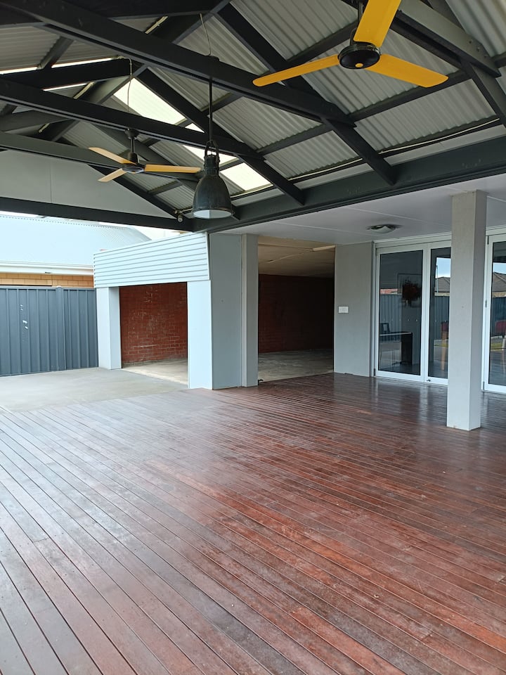 Entire House
3 Bedroom - 3 Beds Rostrevor Adelaide - Adelaida