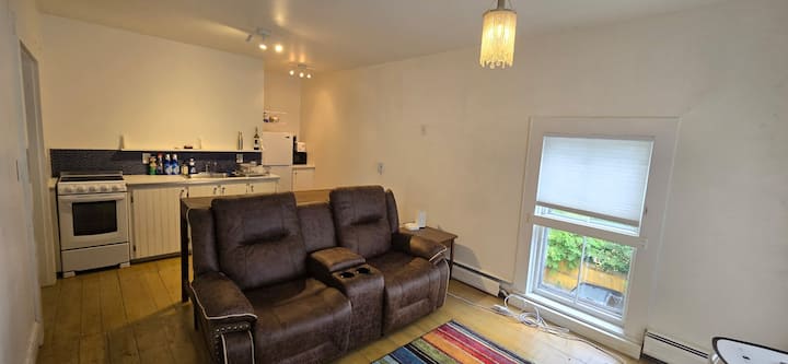 Cozy Victorian Apartment 4 Near Downtown - 德比