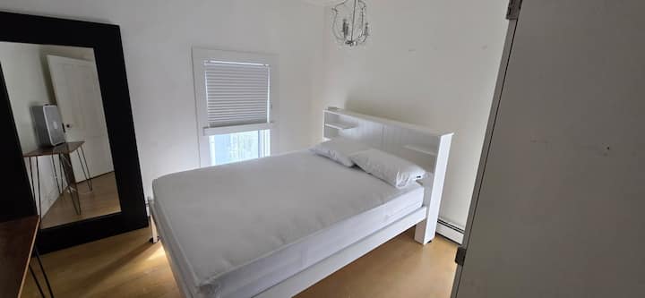 Cozy Victorian Apartment 4 Near Downtown - Derby, VT