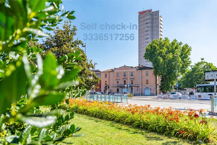 The Rock Central House Camera 2 Con Bagno Privato - Piacenza