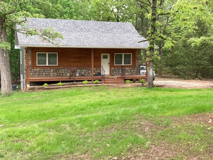 New Cabin 1 Mile From Lake - Mountain Home, AR