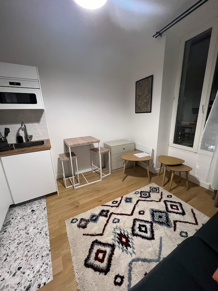 Logement Chaleureux 2 Couchages - Clichy