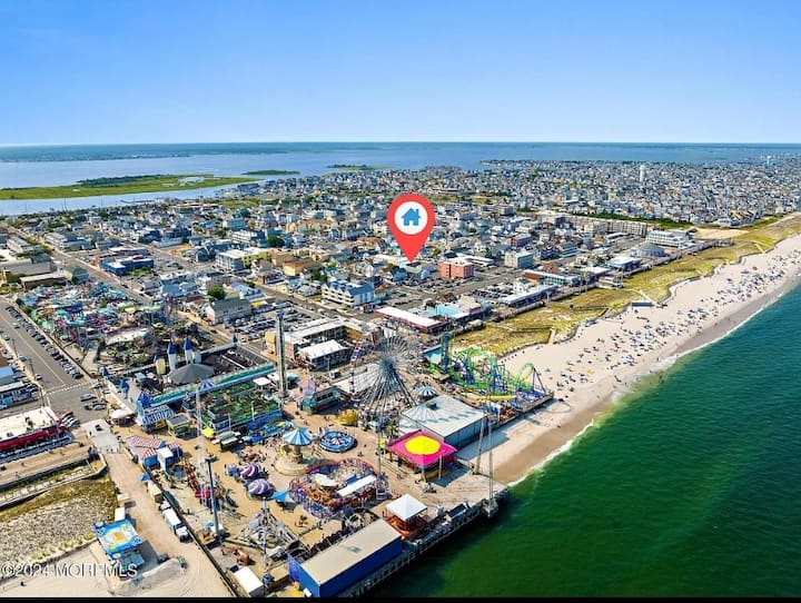 Beach Block 3-bedroom Condo - Seaside Heights, NJ