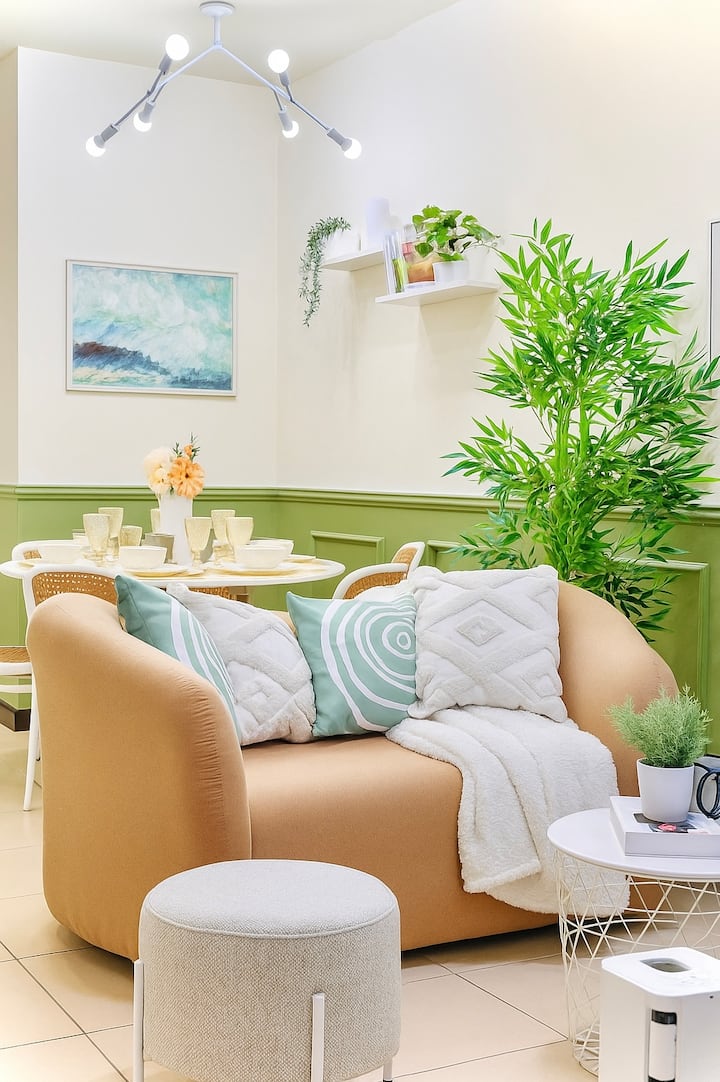 Zest 2-br Unit | Near Bgc | Karaoke & Netflix - Makati