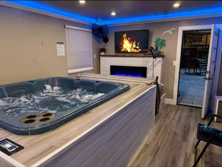 Indoor Hot Tub, Free Ev Charger! - Amarillo, TX