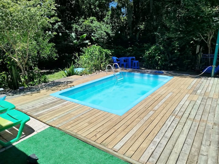 Casa Com Piscina / Condomínio / Frente Do Surfland - Imbituba