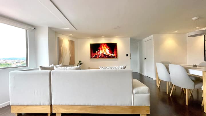 Stunning & Bright Modern Apartment, Great Location - Ecuador