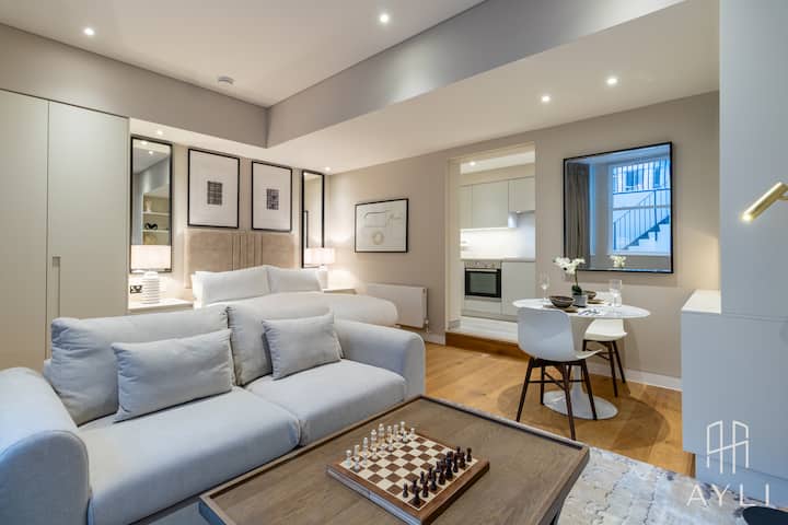 Stunning Studio Apartment With Garden - London