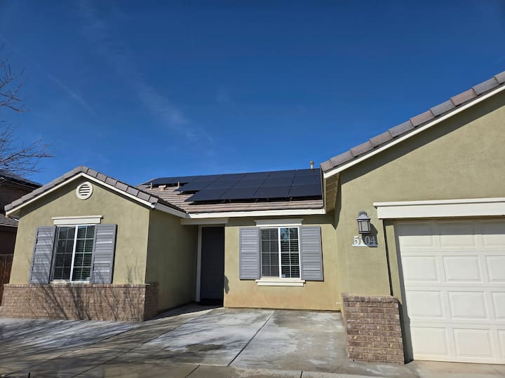 Beautiful Spacious 4br 2ba House - Bakersfield, CA