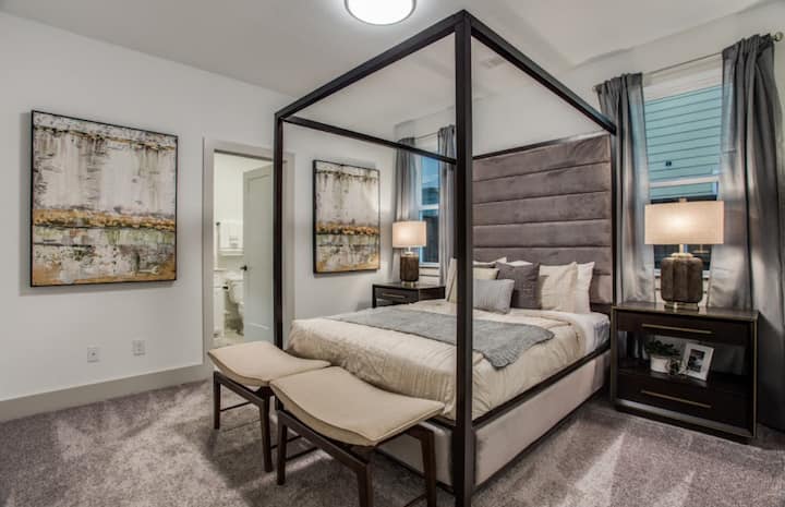 Trendy Place Near Downtown - Dallas, TX