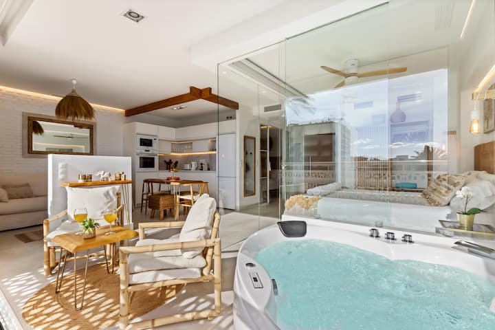 Natural Beach Home · Boutique Apt With Sea Views - Torremolinos
