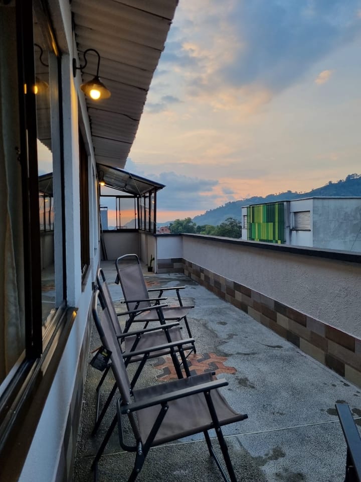 ¡Spacious & Central With Terrace! - Pereira