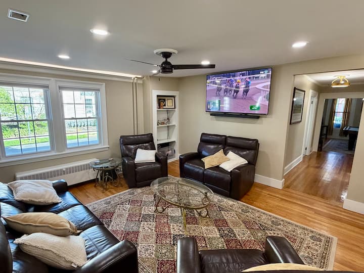 Caroline Street! 7br/5.5ba Huge! - Saratoga Springs, NY