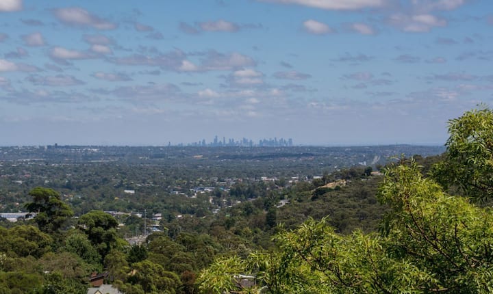 Charming Hillside Home City Views & 1000 Steps! - Dandenong Ranges